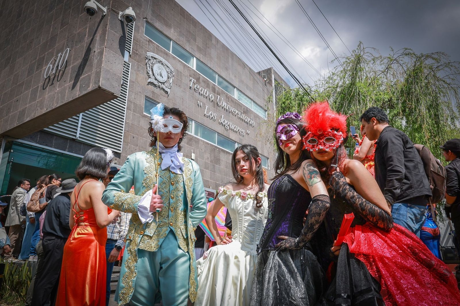 Universitarios de la Autónoma mexiquense festejan con desfile el Día Mundial del Teatro 2025 ...
