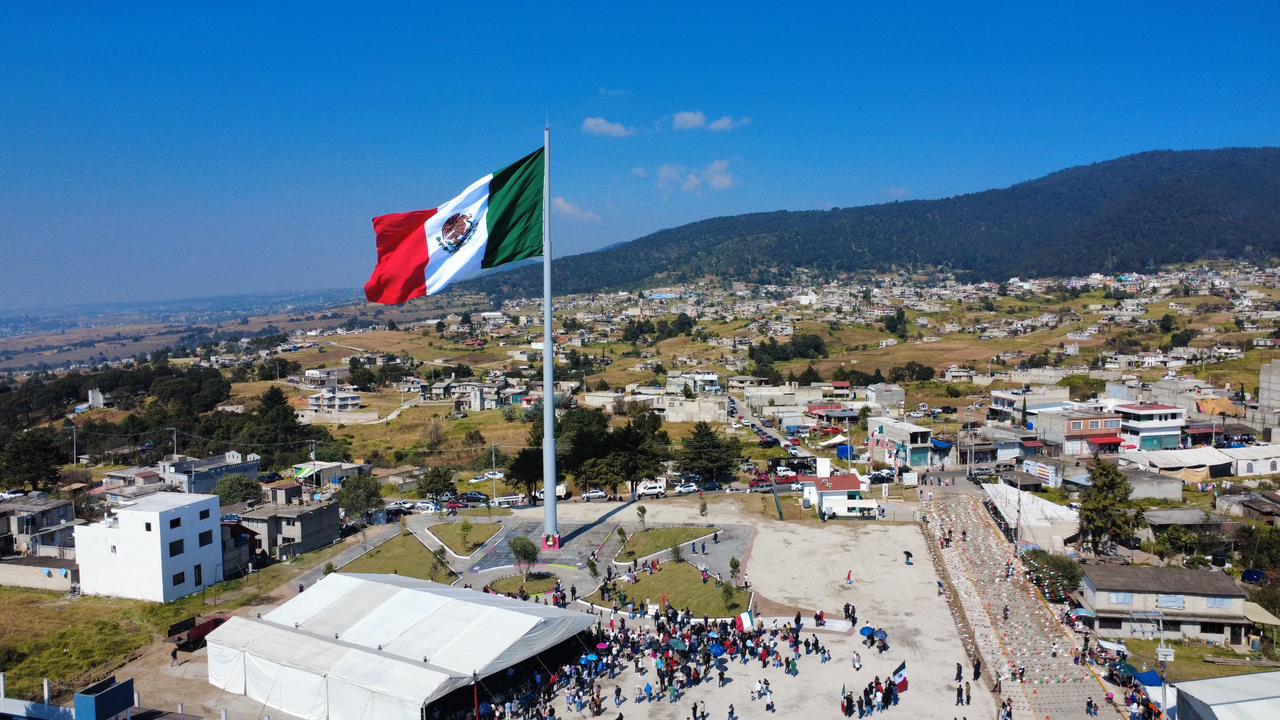 Alcaldesa de Otzolotepec inaugura primera etapa de la Plaza Cívica ...